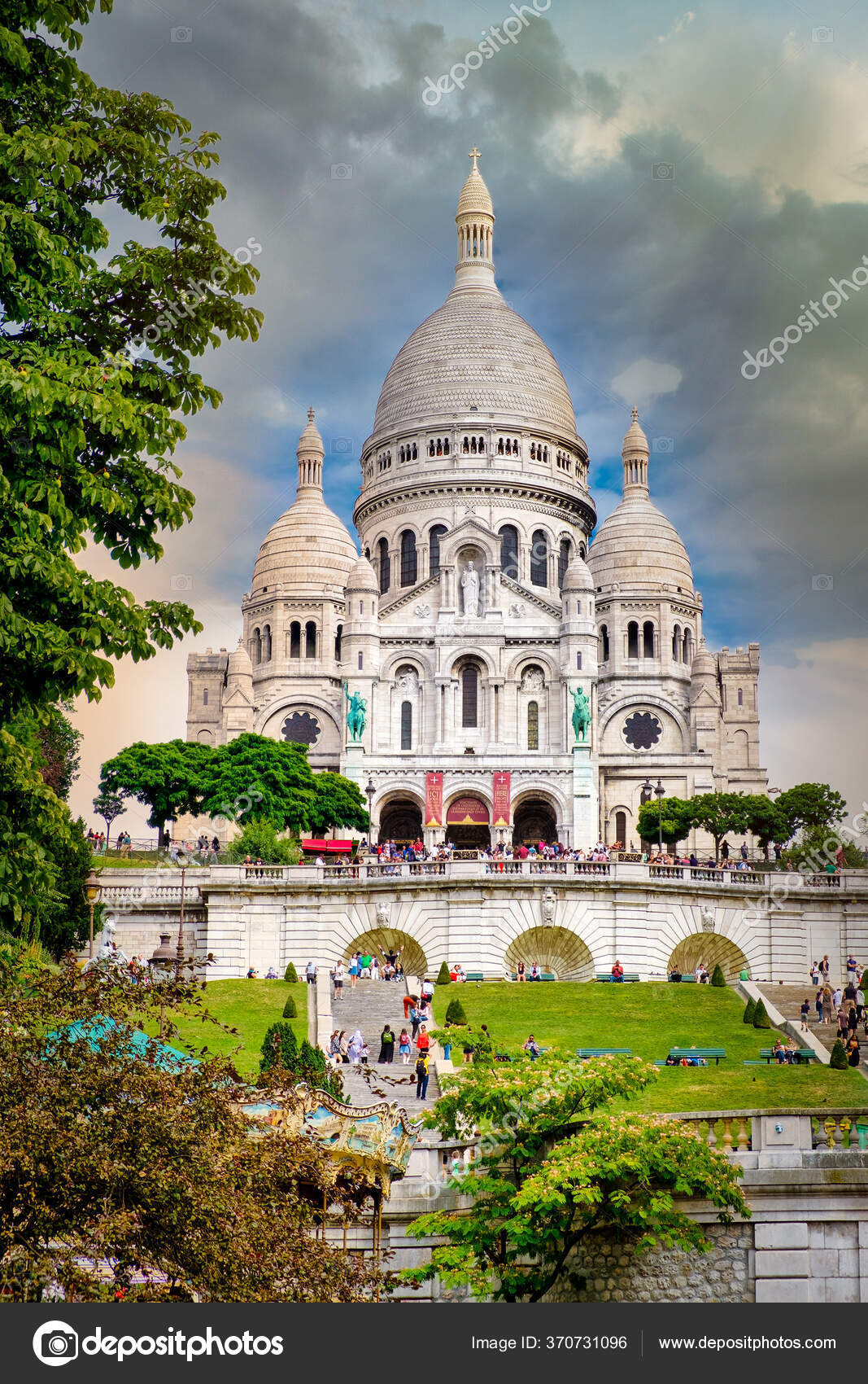 Basilica Sacre Coeur Paris Sunset — Stock Editorial Photo © kmiragaya ...
