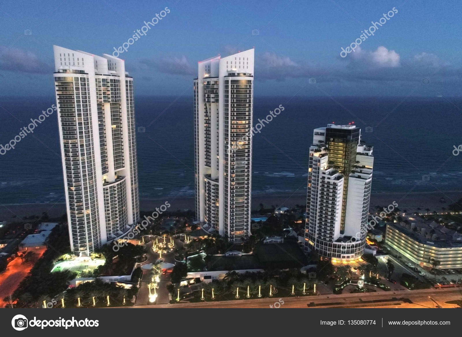 Highrise buildings Sunny Isles Beach FL — Stock Photo © felixtm #135080774