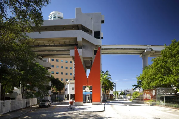 Miami metrorail station Stock Photos, Royalty Free Miami metrorail ...