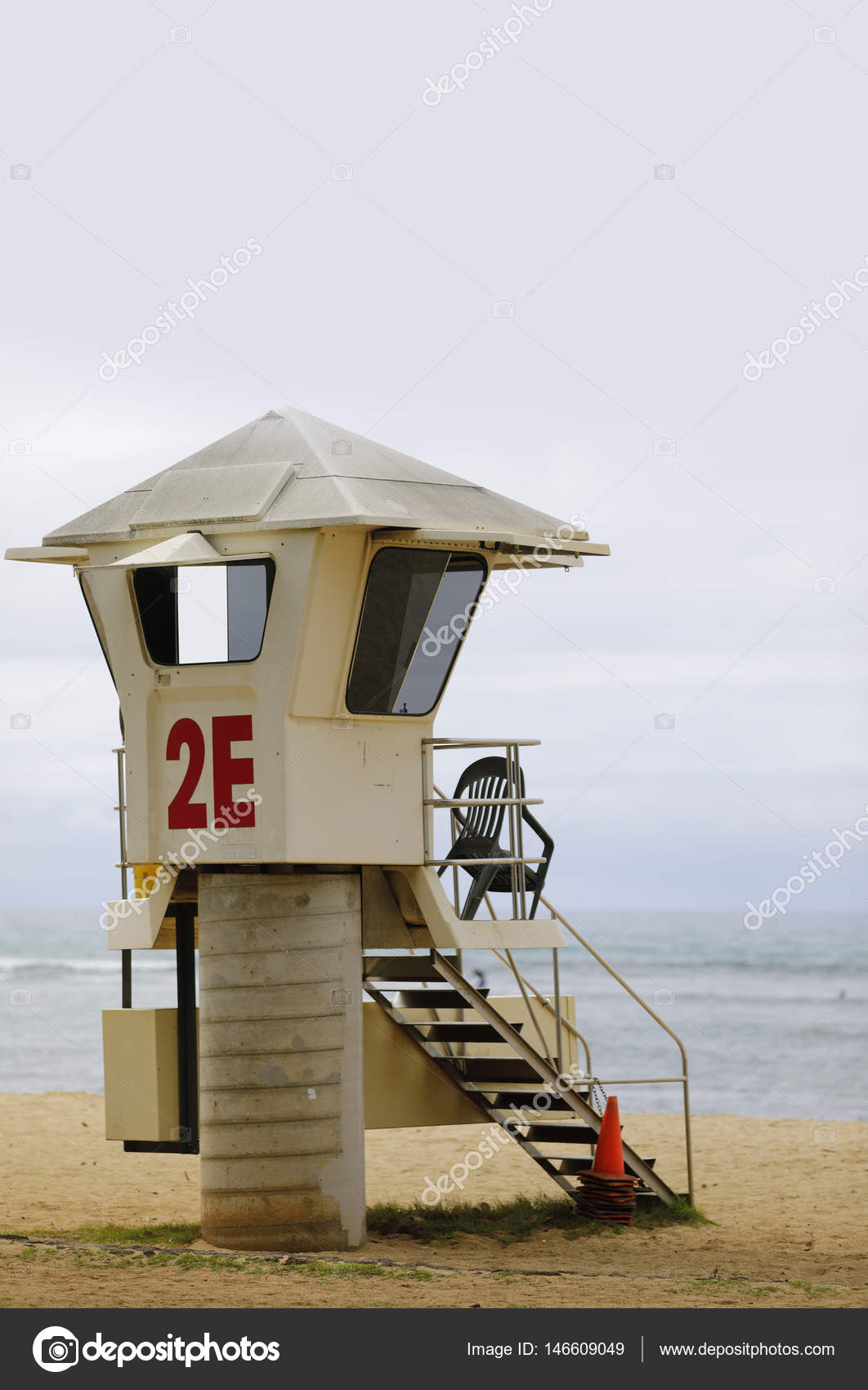 Waikiki Beach lifeguard tower Stock Photo by ©felixtm 146609049