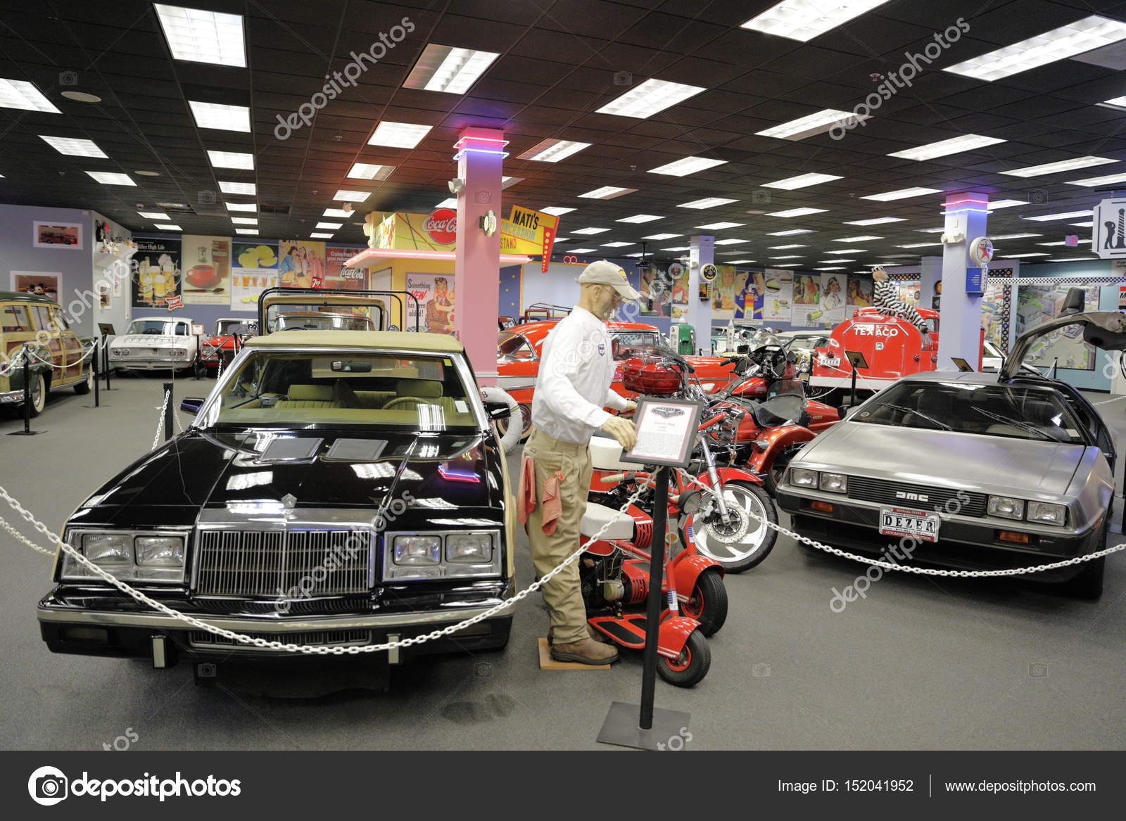 Miami Auto Museum at the Dezer Collection — Stock Editorial Photo ...