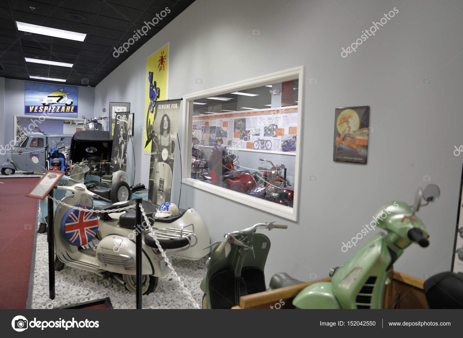 Miami Auto Museum at the Dezer Collection — Stock Editorial Photo ...