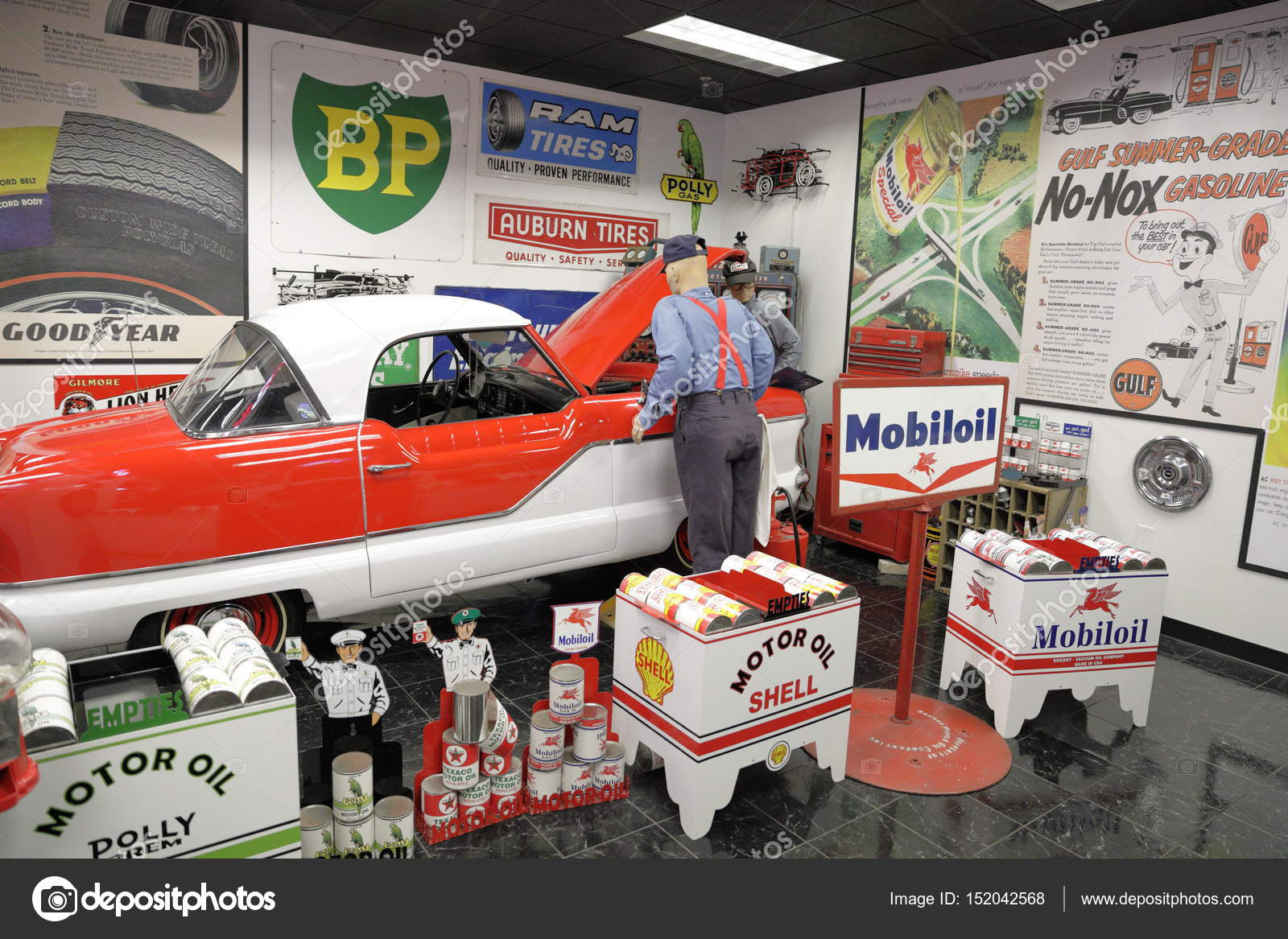 Miami Auto Museum at the Dezer Collection — Stock Editorial Photo ...