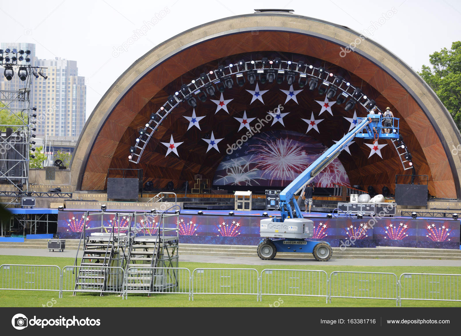 DCR Hatch Memorial Shell 4th of July 2017 — Stock Editorial Photo ...