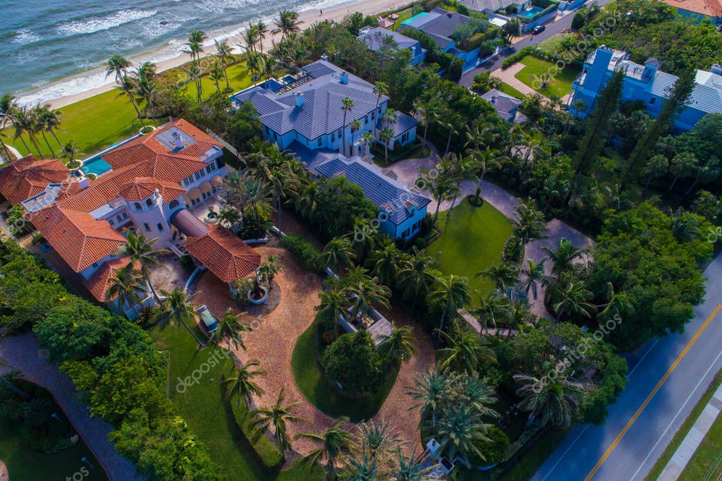 Luxury beachfront mansions in Florida — Stock Photo © felixtm #176724556