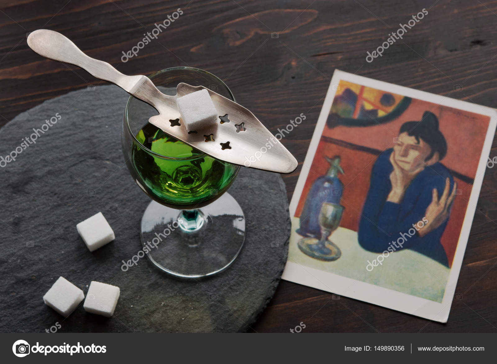 Absenta en un vaso — Foto de stock #149890356 © Artanika