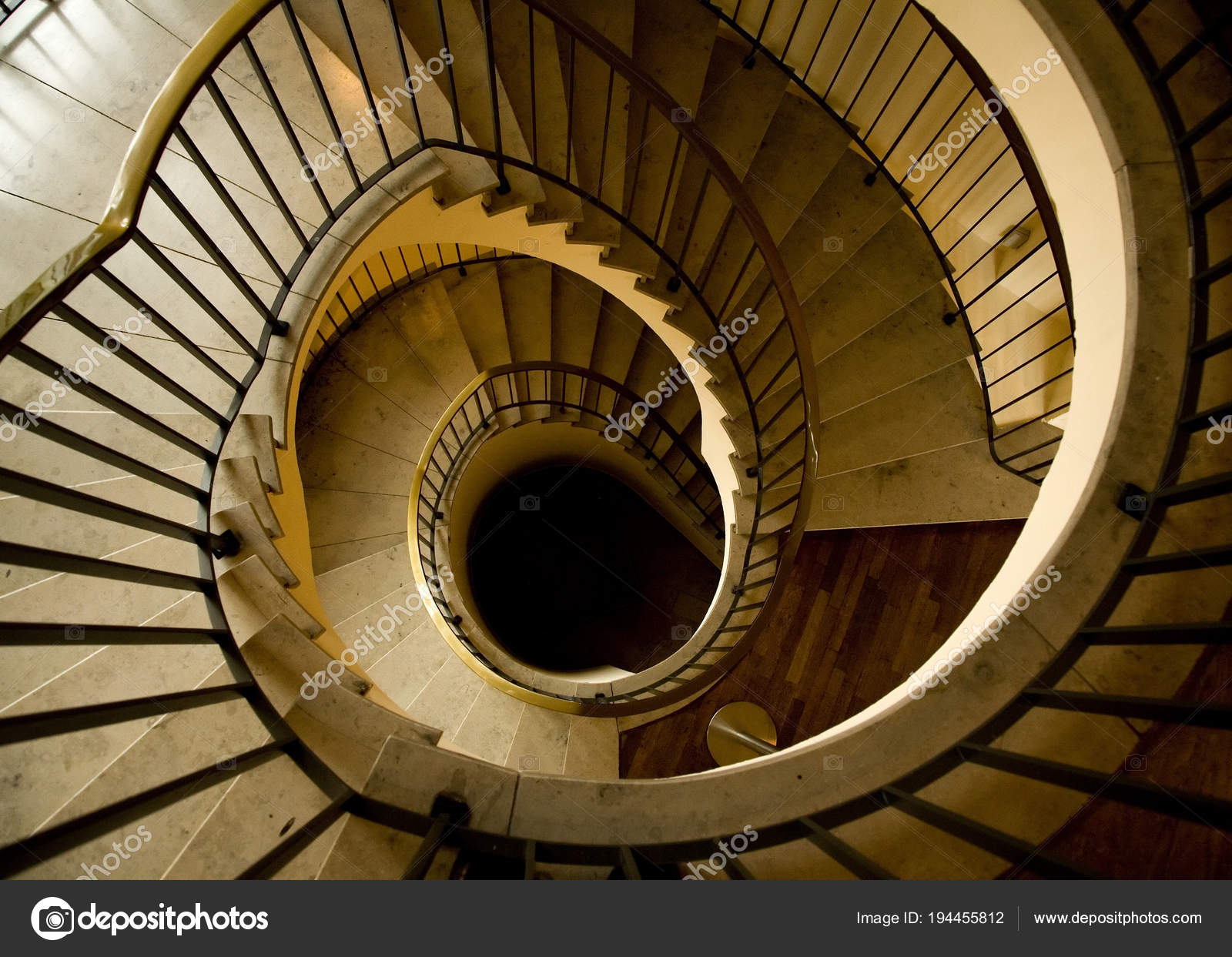 Luxurious Spiral Staircase Stone Steps — Stock Photo © surpasspro ...