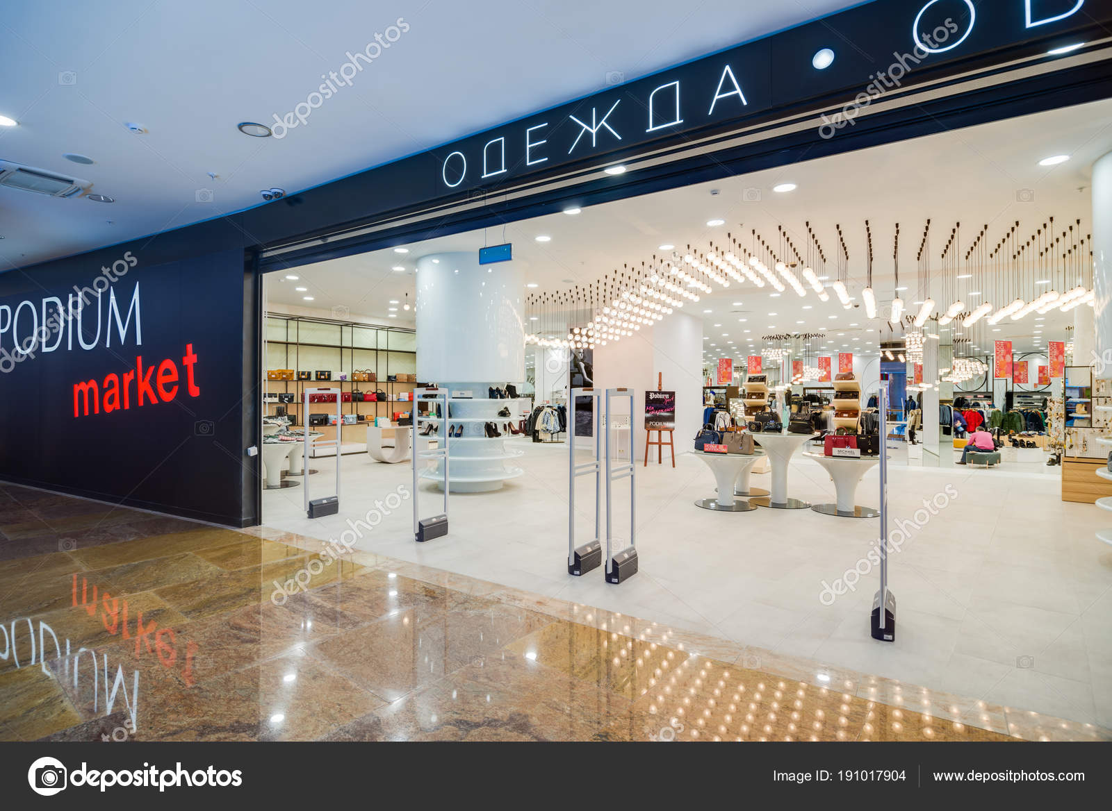 Modern store in shopping mall – Stock Editorial Photo © nikitabuida ...