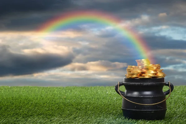 Pot of gold rainbow Stock Photos, Royalty Free Pot of gold rainbow ...