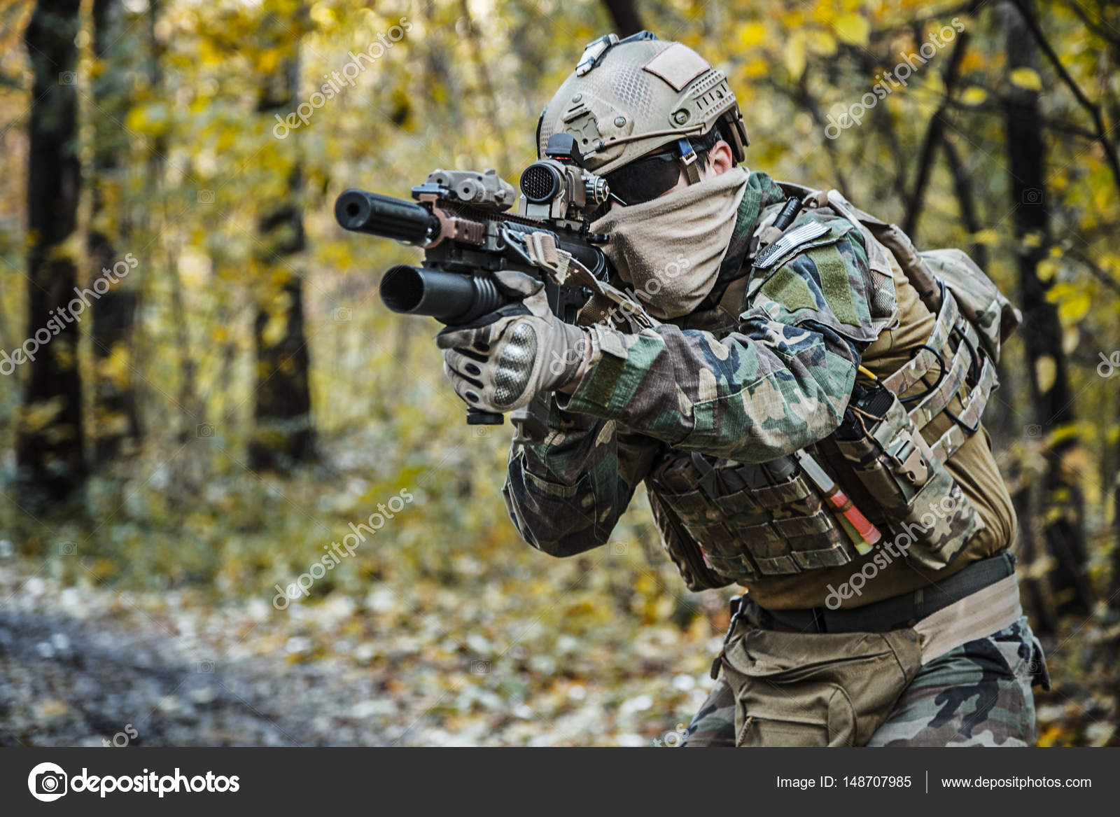 Marsoc Raider apuntando armas — Foto de stock #148707985 © zabelin