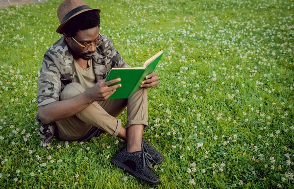 Black people reading Stock Photos, Royalty Free Black people reading ...