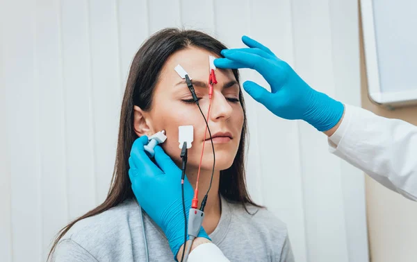 Pruebas Nervios Pacientes Mediante Electromiografía Examen Médico Emg ...