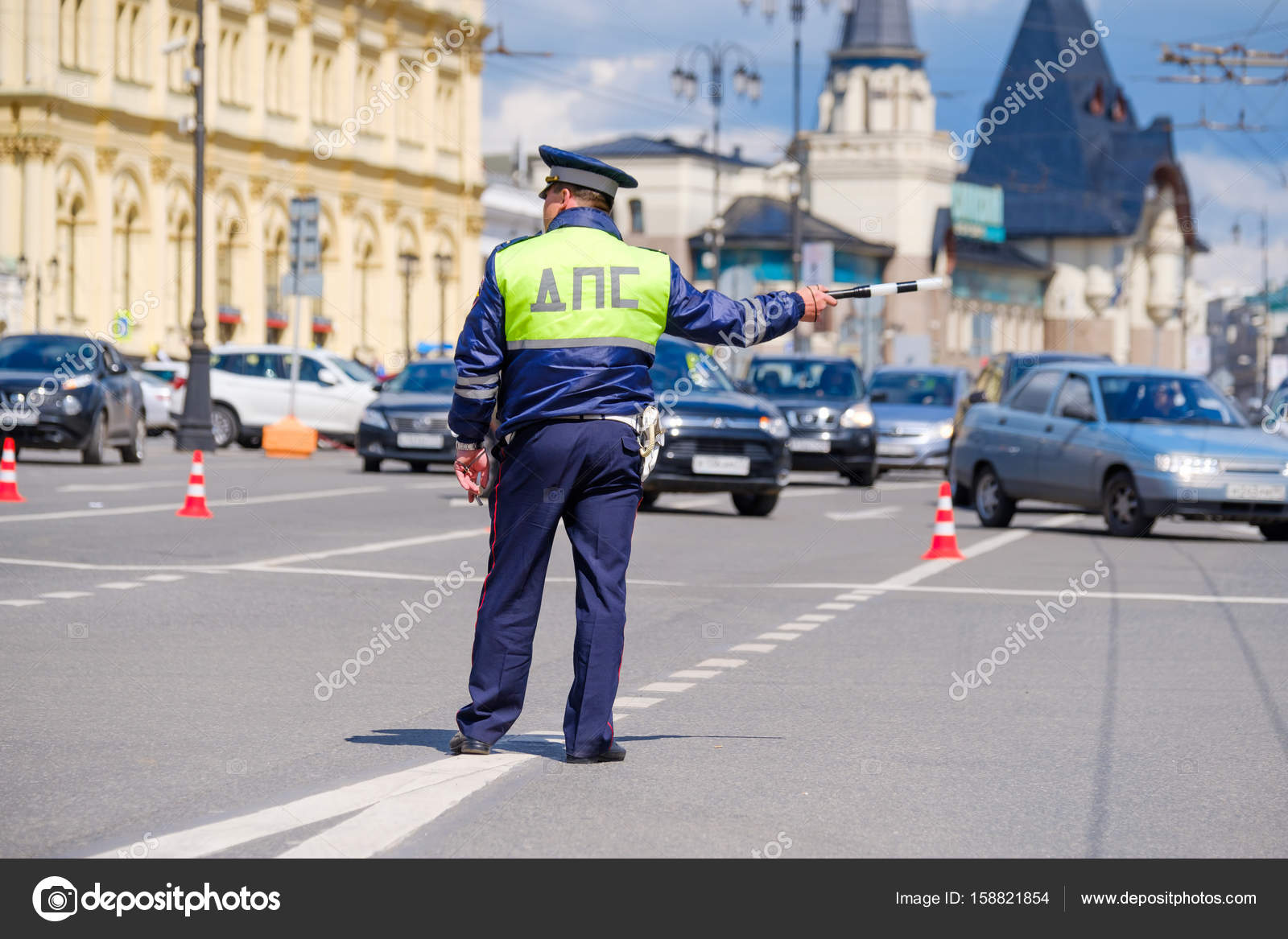 Traffic policeman works on the street at day time – Stock Editorial ...