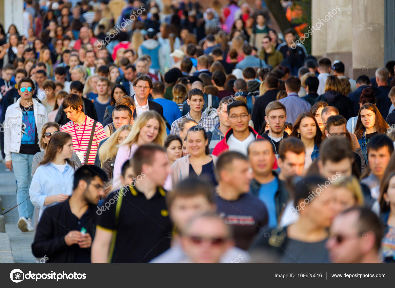 Multitud de gente | multitud de gente en la calle — Foto editorial de ...