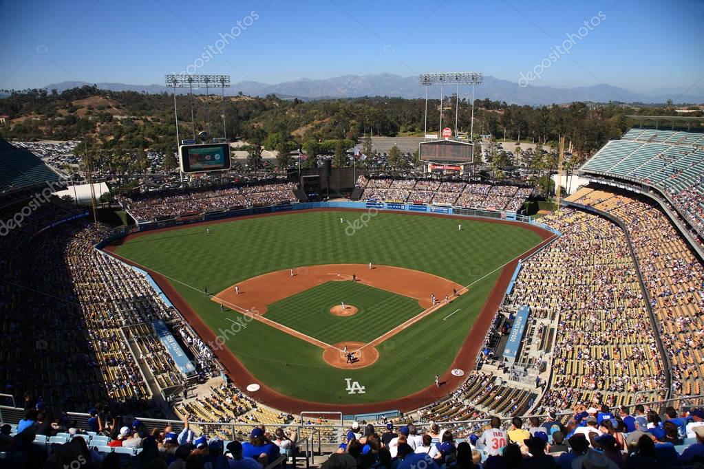 Dodger Stadium - Los Angeles Dodgers (en inglés). LOS ÁNGELES - 30 DE ...