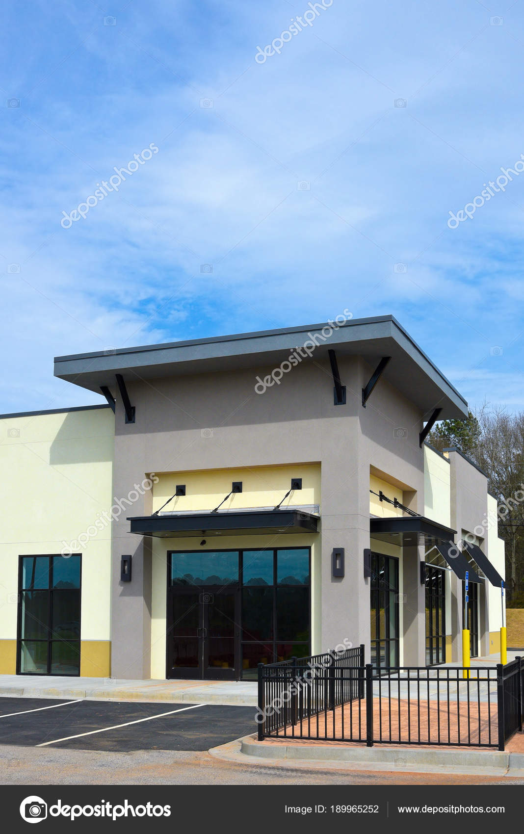New Commercial Building — Stock Photo © EyeMark #189965252