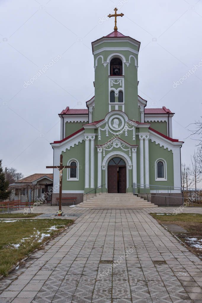 RAKOVSKI, BULGARIA - 31 DE DICIEMBRE DE 2016: La Iglesia Católica ...