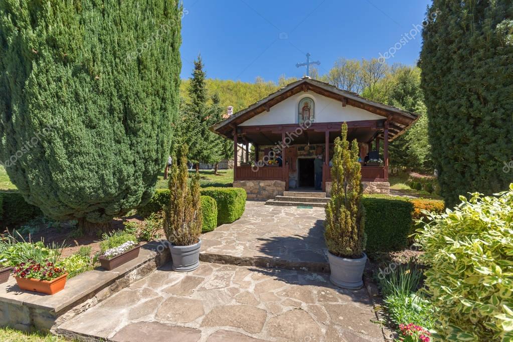 MONASTERIO TEMSKI, SERBIA - 16 DE ABRIL DE 2016: Vista del monasterio ...