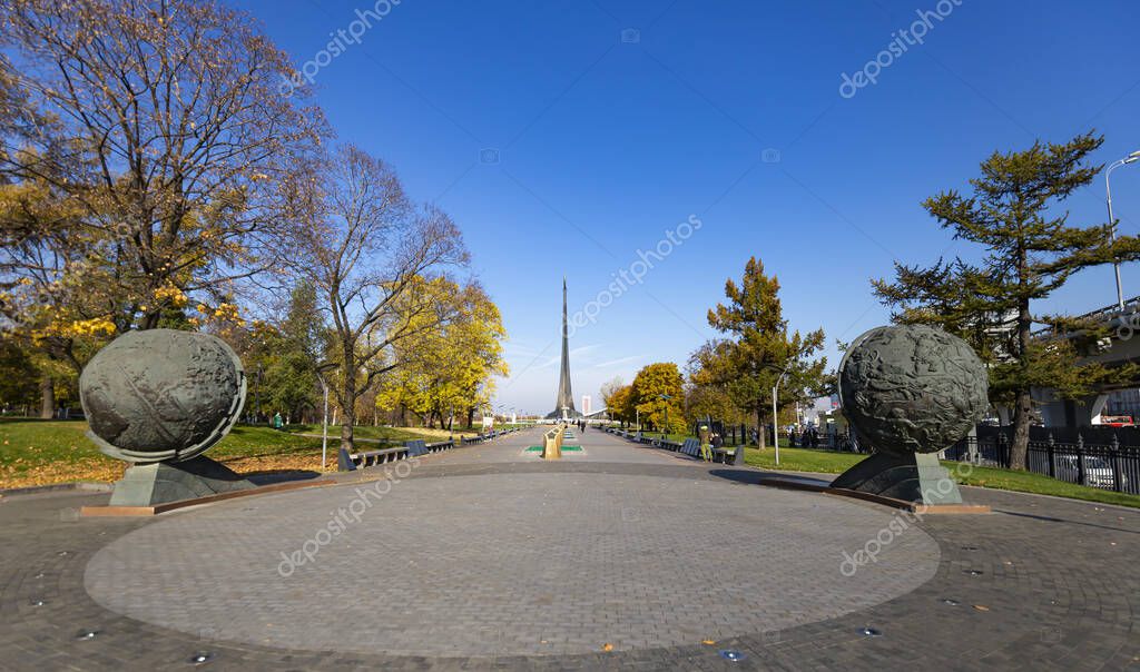 MOSC , RUSIA - 17 DE OCTUBRE DE 2019: Monumento a los Conquistadores ...