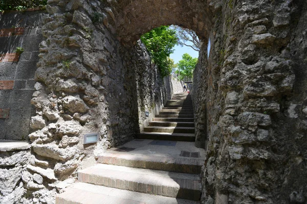 Narrow gate Stock Photos, Royalty Free Narrow gate Images | Depositphotos