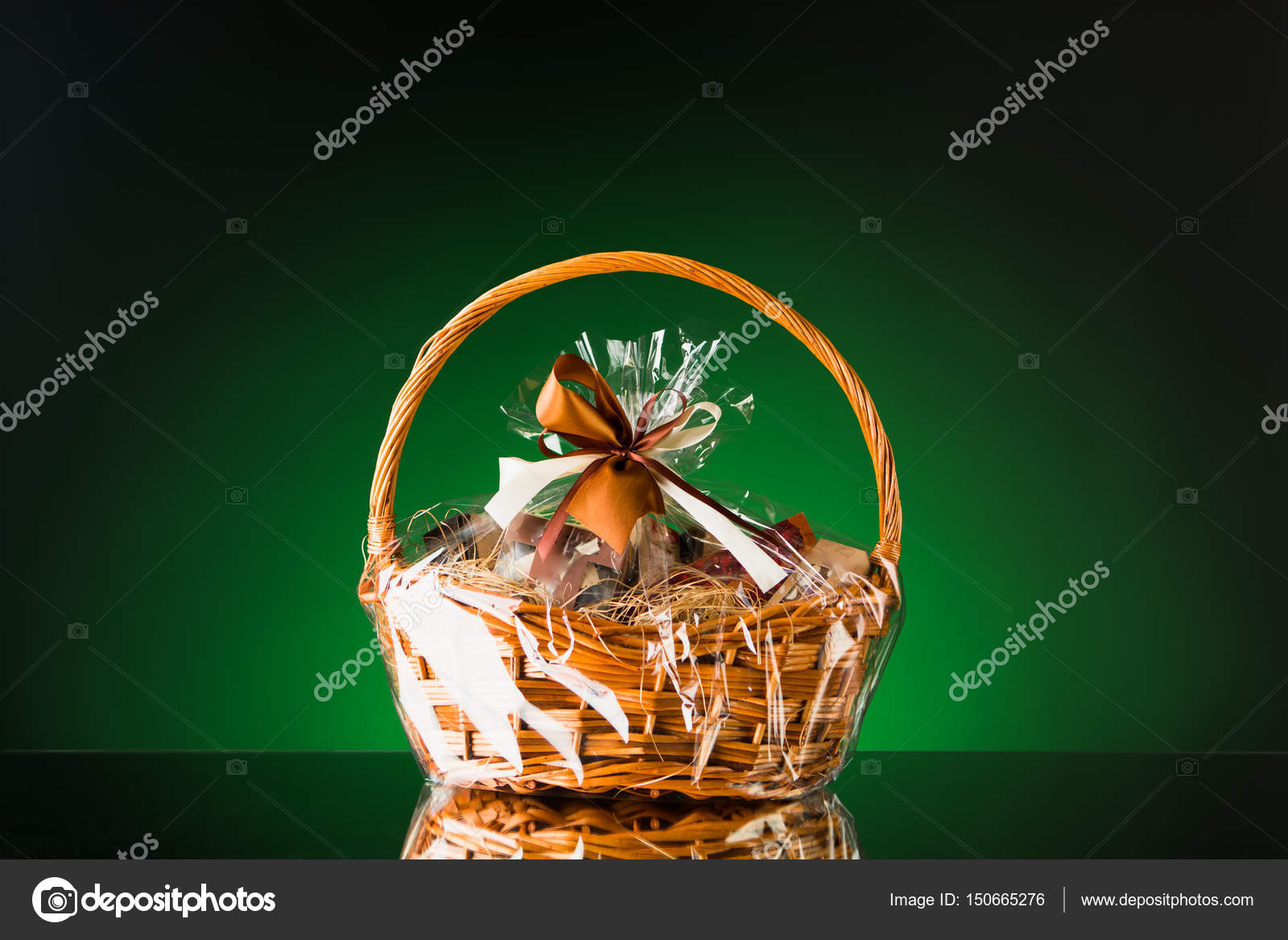 Gift basket on green background Stock Photo by ©nikkytok 150665276