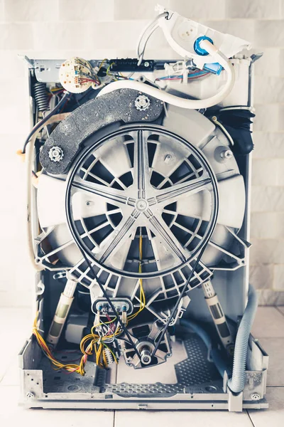 lavadora con recinto abierto está listo para el servicio 2023