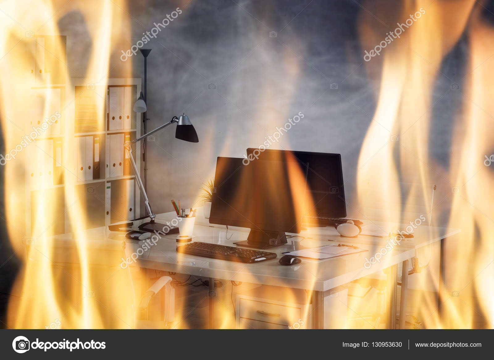 En El Escritorio De Fuego