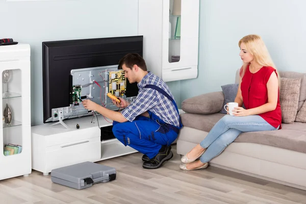 Tv repair Stock Photos, Royalty Free Tv repair Images | Depositphotos