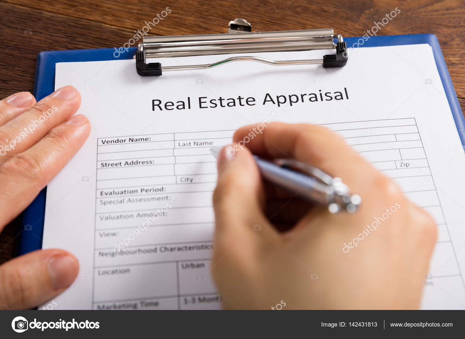 Formulario de evaluación de llenado de mano: fotografía de stock ...