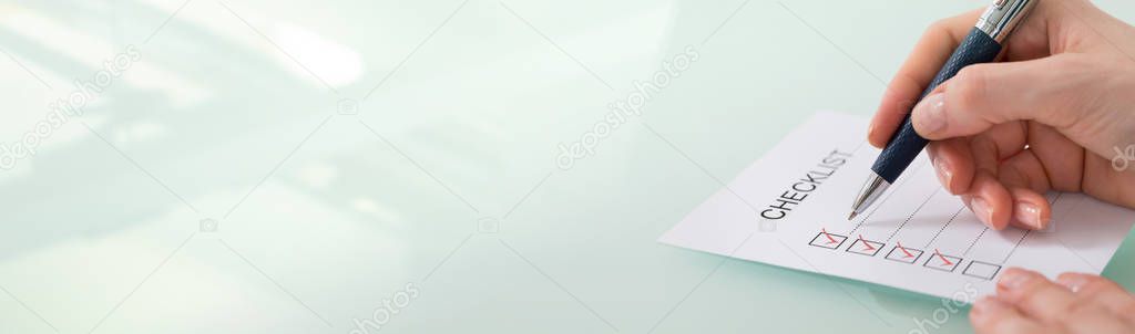 Checklist hand desk Stock Photos, Royalty Free Checklist hand desk ...