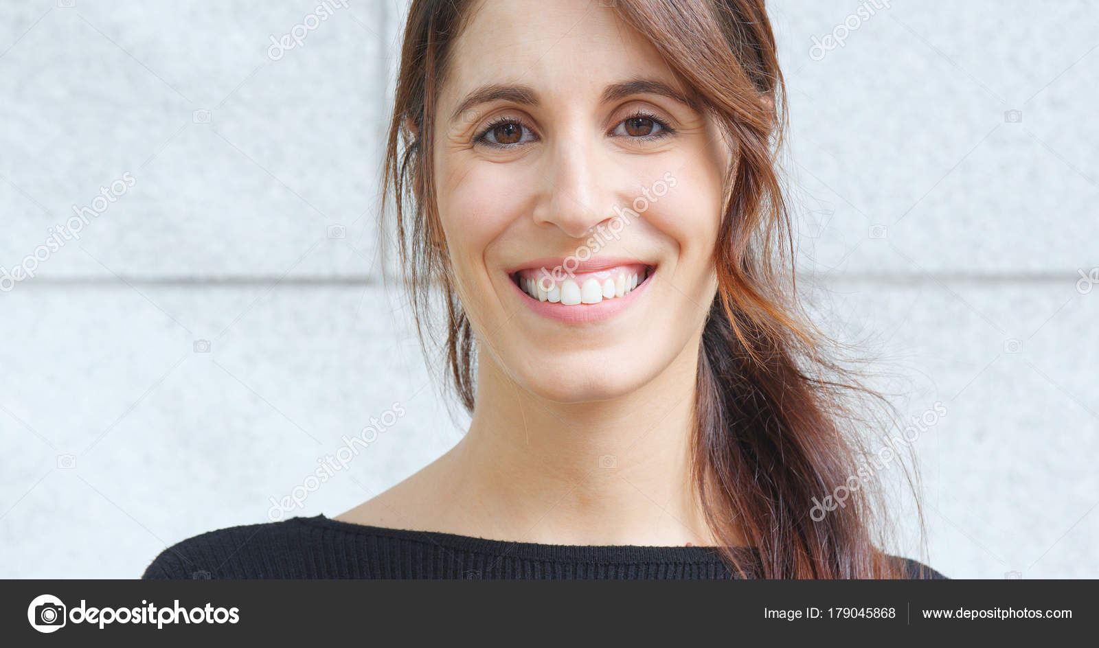 Beautiful Woman Smiling Camera — Stock Photo © leungchopan #179045868