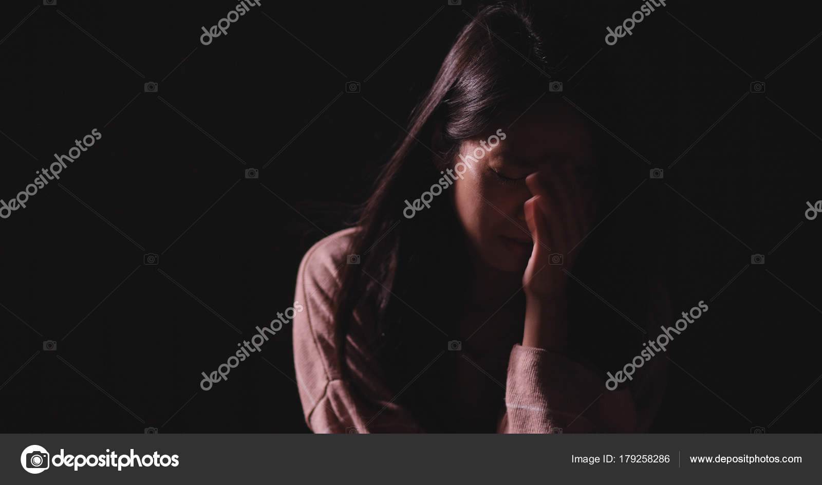 Woman Crying Dark Stock Photo by ©leungchopan 179258286