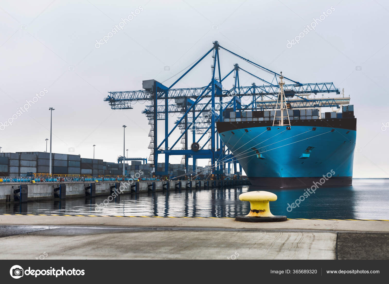 Ship Dock Cargo Terminal — Stock Photo © londondeposit #365689320