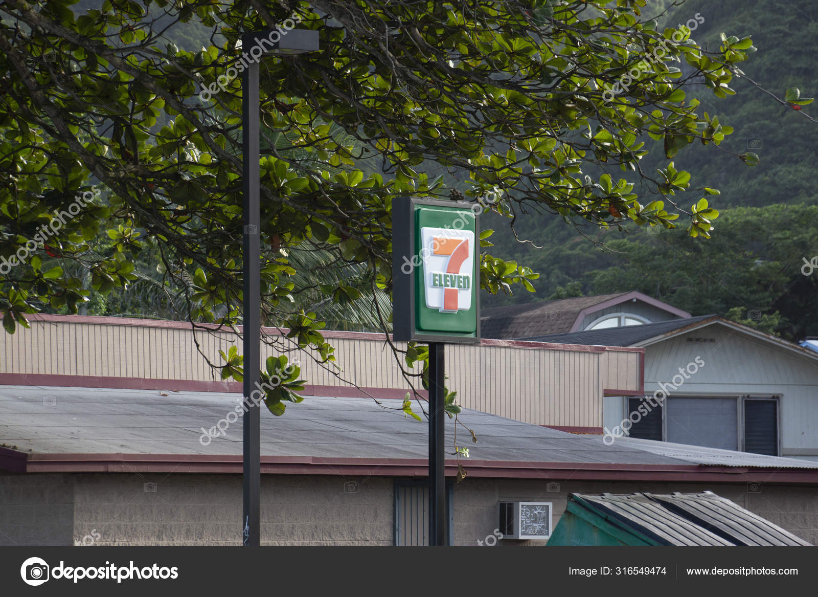 7-Eleven Store sign – Stock Editorial Photo © ericbvd #316549474