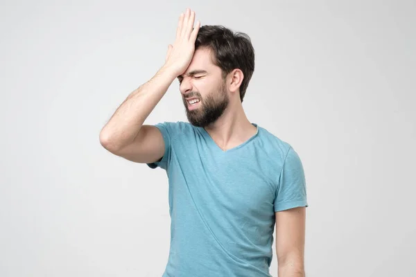 Gifle au visage images libres de droit, photos de Gifle au visage ...