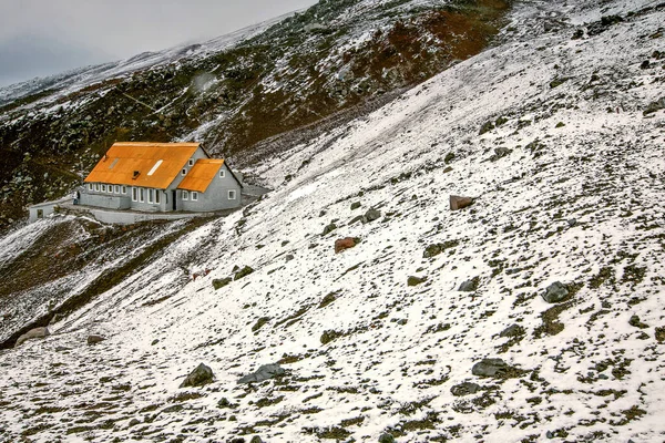 El Refugio José F Rivas es el refugio más popular y frecuentado en ...
