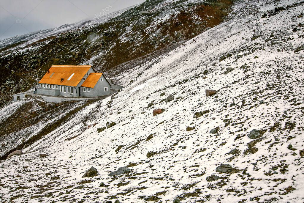 El Refugio José F Rivas es el refugio más popular y frecuentado en Ecuador Se encuentra en los ...