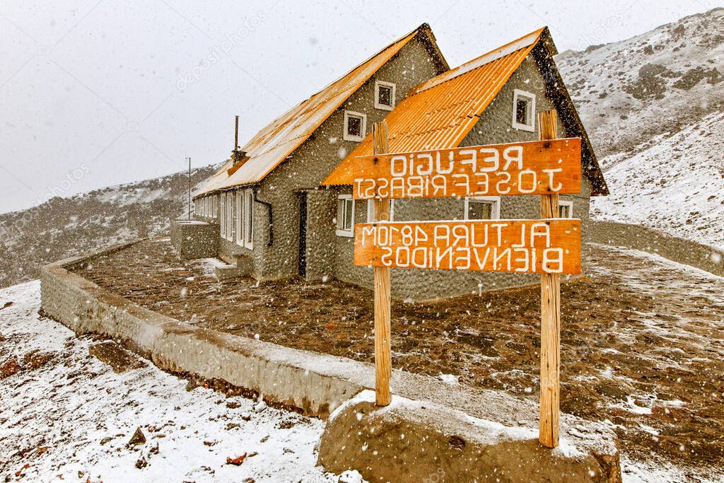 El Refugio José F Rivas es el refugio más popular y frecuentado en ...