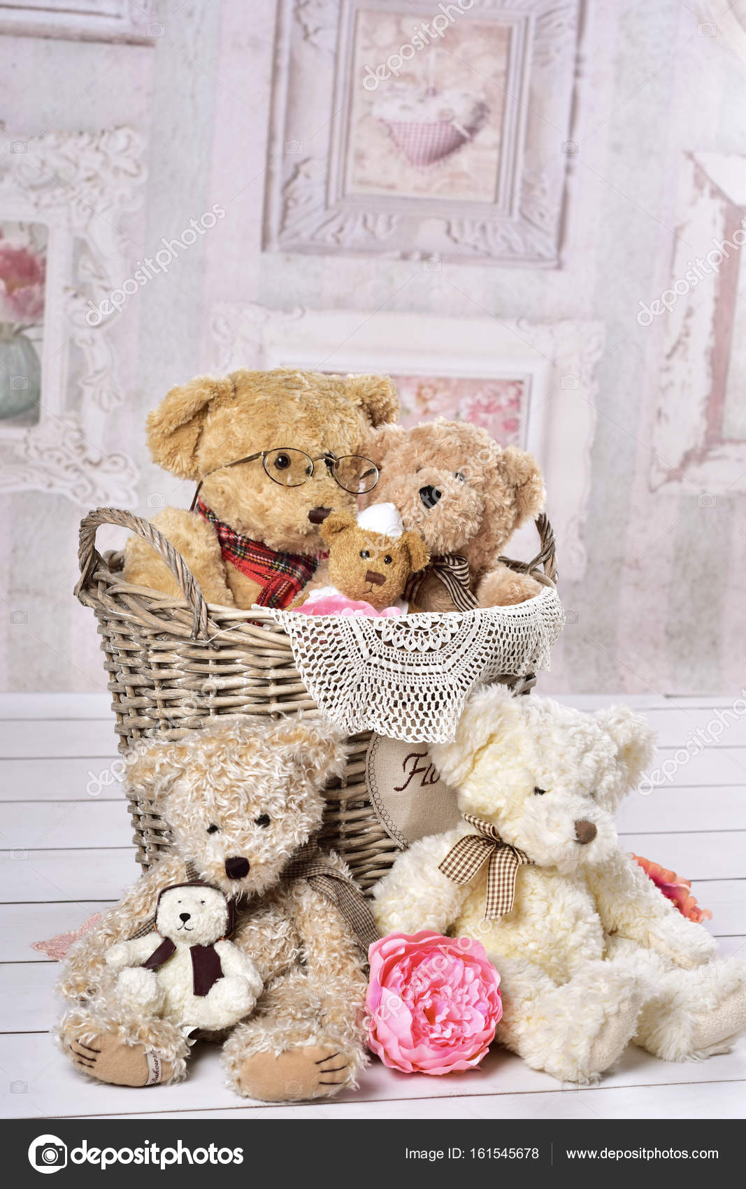 Old teddy bears still life — Stock Photo © teresaterra #161545678