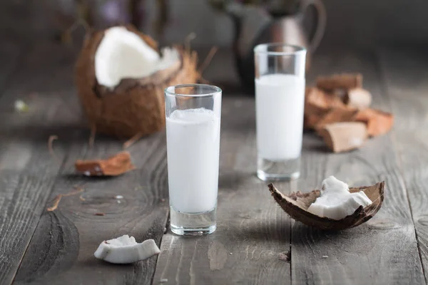 Licor de coco fotos de stock, imágenes de Licor de coco sin royalties ...