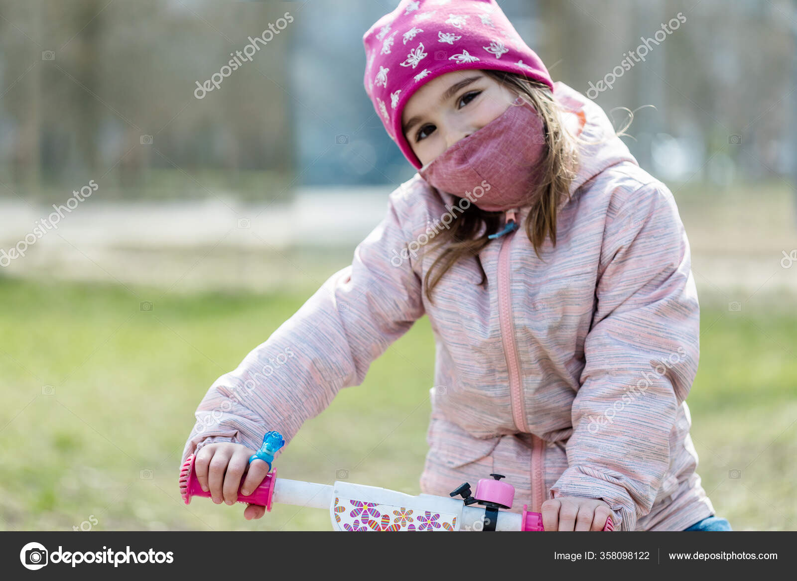 Little Girl Has Fabric Mask Protect Herself Coronavirus Covid Child ...