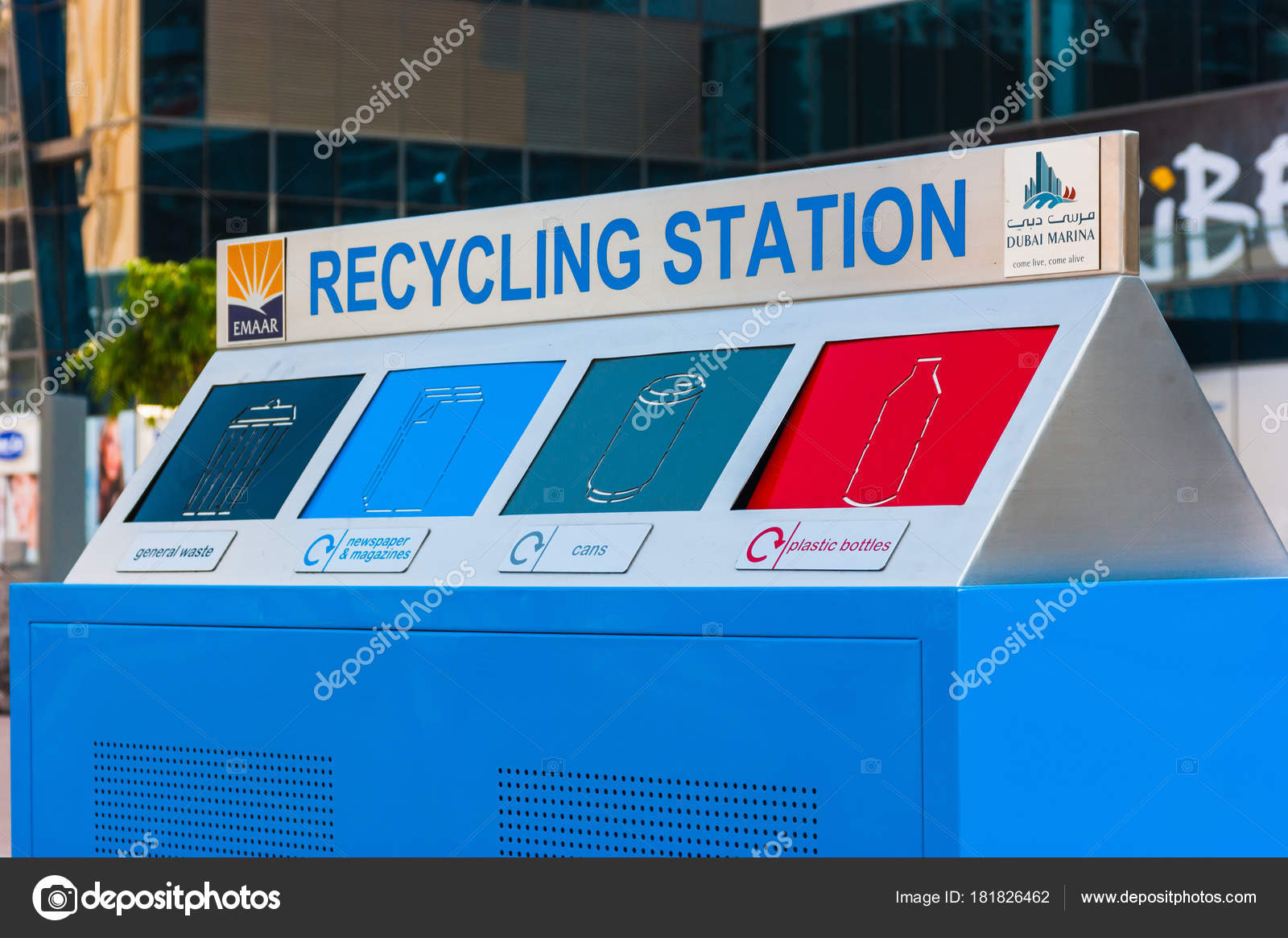 Dubai Uae November Ecological Waste Collection Dubai Marina Dubai Uae ...