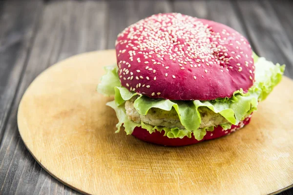 Red burger bun made of beet, with meat and lettuce — Stock Photo ...