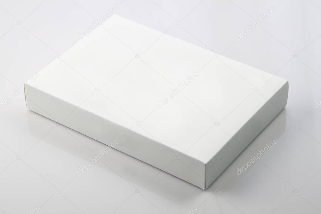 Caja blanca del embalaje del producto en blanco para Mock ups 2022