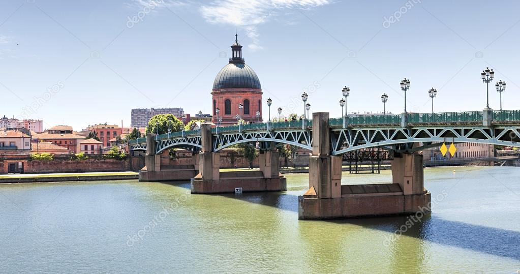 Toulouse bridge | Saint-Pierre Bridge in Toulouse — Stock Photo ...