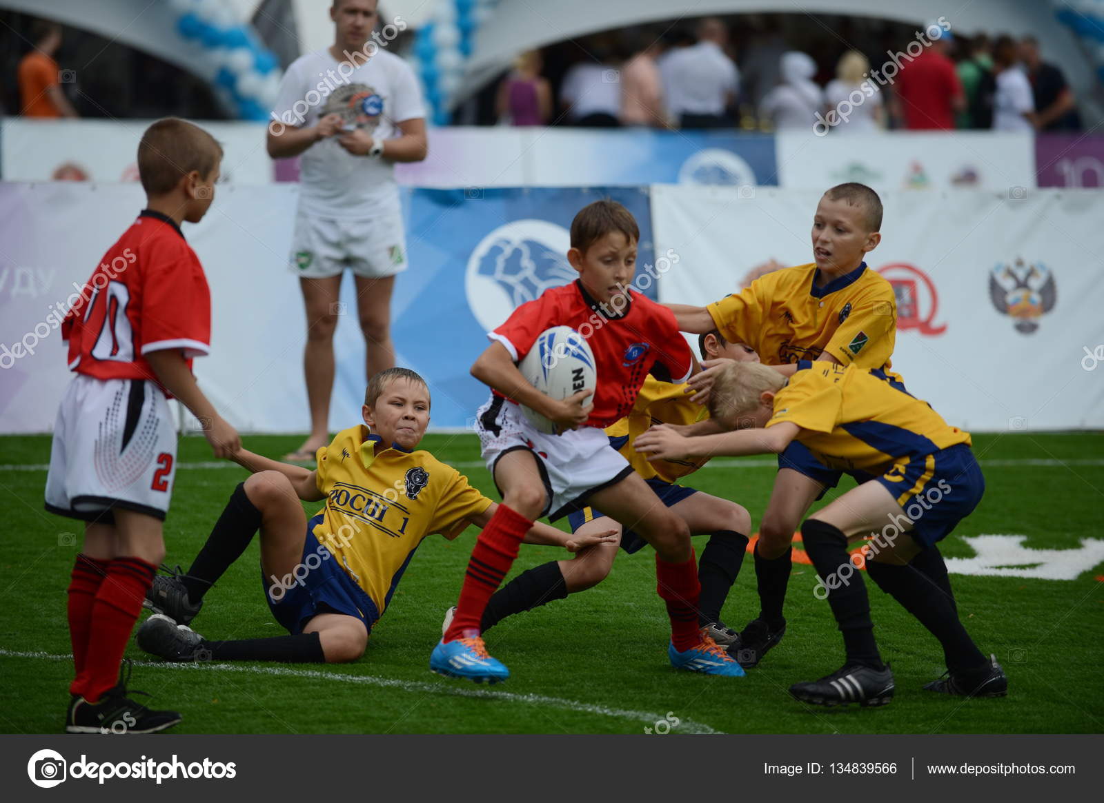 The boys play Rugby – Stock Editorial Photo © Free2014 #134839566