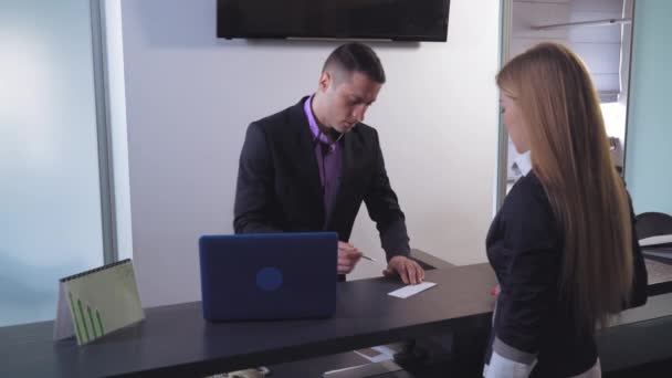 668 Bank clerk Stock Videos, 4K & HD Footage | Depositphotos