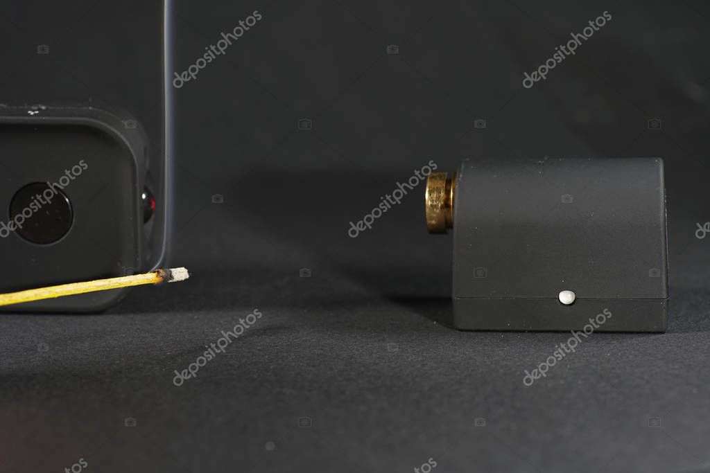 Fotocélula con haz láser para activación remota de una cámara 2024