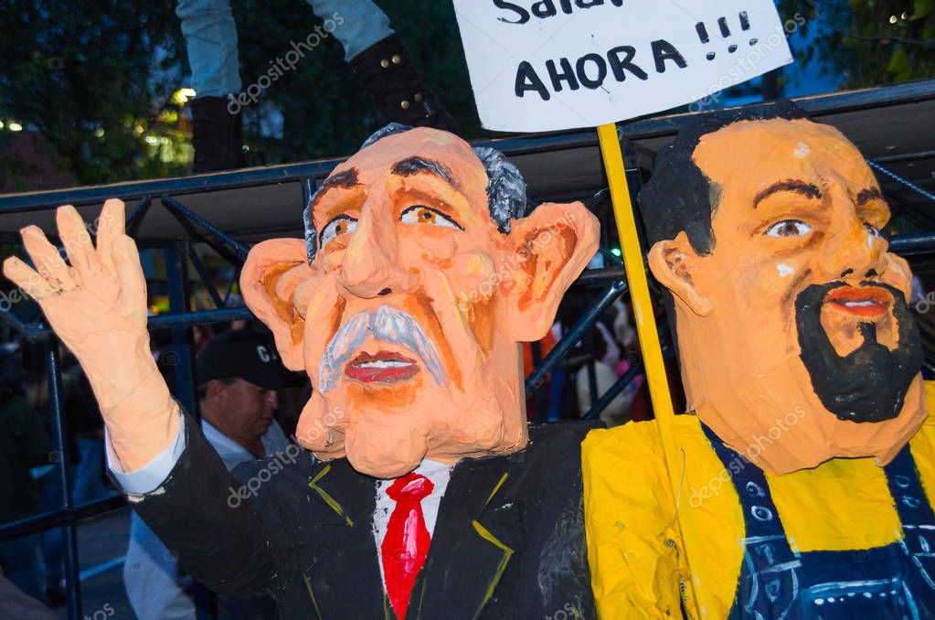 Quito, Ecuador - 31 de diciembre de 2016: Tradicionales monigotes o ...
