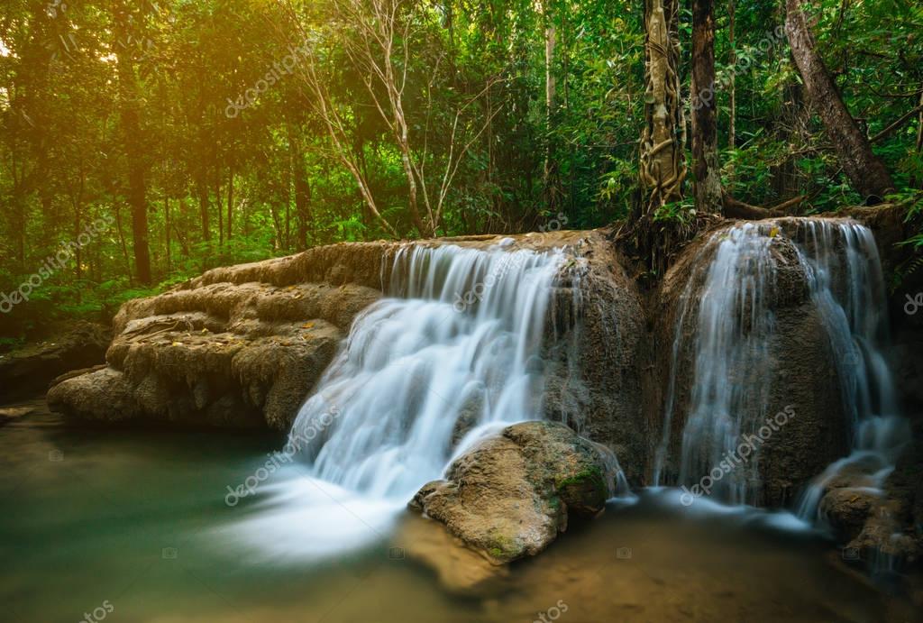 Cascada en la selva. Hauy Rong Waterfall Phrae, Tailandia. 2022